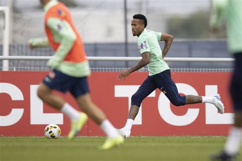 Tite esboça time Neymar e Vini Jr no ataque e novidade na lateral
