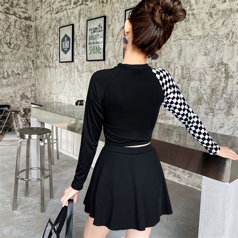 Shasha ชุดว่ายน้ำ เซต 2 ชิ้น เสื้อแขนยาวมีฟองน้ำกางเกงกระโปรง แฟชั่น สีดำ รุ่น 028360