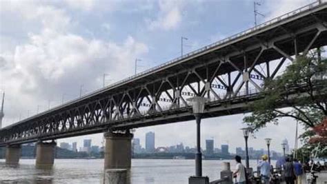 武汉长江大桥百万颗铆钉用了62年无一颗松动，是怎么做到的？腾讯视频