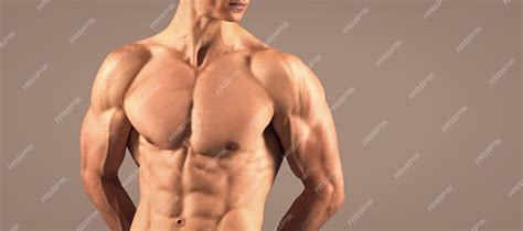 Er Hat Einen Spektakulären Oberkörper Shirtless Kerl Mit Muskulösen