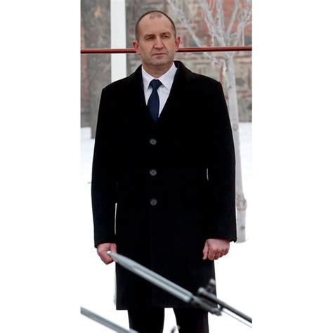 Президентът Румен Радев подписа първите си укази назначи първите от екипа си