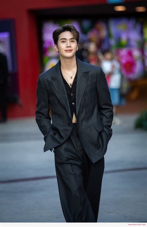 “อิน สาริน” โซฮอต ลุคออลแบ็คหล่อเกินต้าน ทำสาวๆใจละลาย Thai Magazine