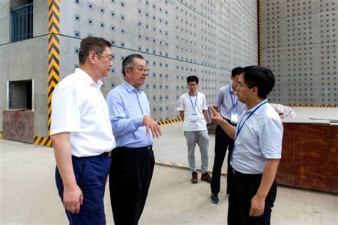 邵氏基金特别顾问翁以登先生一行访问东南大学