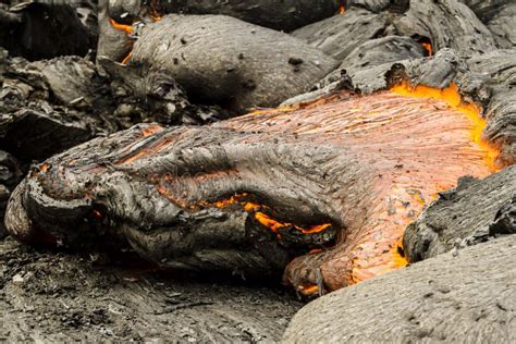 L Eruzione Di Volcano Tolbachik Magma D Ebollizione Si Chiude Sull