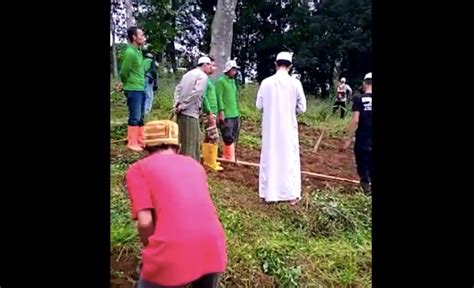 Begini Persiapan Pemakaman Jenazah Laskar Fpi Yang Tewas Ditembak
