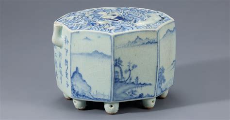 팔각연적위에 그려진 中 호수 구름속 용도 생동감 있게 조각