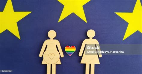 Lgbt 유럽 연합 유럽 연합 및 국기 Lgbt 가족 여성과 임신 0명에 대한 스톡 사진 및 기타 이미지 0명 European Football Championship