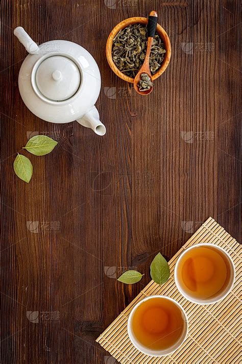 茶道用带白色茶壶和两个茶杯俯视图素材 花瓣网