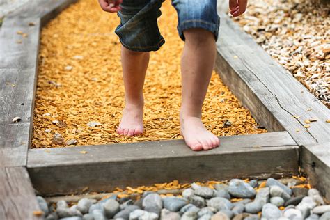 Au Jardin Pieds Nus Un Jardin Botanique Sensoriel Surprenant Et