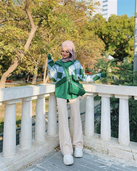 Inspirasi Pashmina Outfit Abir El Saghir Salah Satu Chef Di Piala Dunia