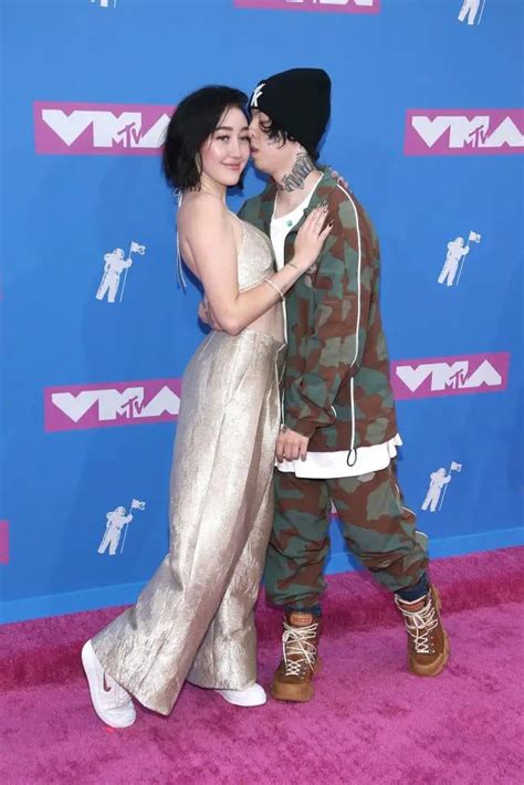 Awkward Celebrity Kisses A Compilation Of Cringe Rpopculturechat