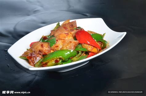 尖椒回锅肉摄影图 传统美食 餐饮美食 摄影图库 昵图网