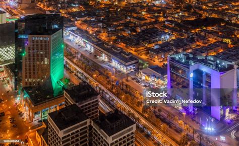 현대적인 건물이 있는 야간 파노라마 알 올라야 비즈니스 지구 오브 리야드 시 알 리야드 사우디아라비아 리야드에 대한 스톡 사진 및 기타 이미지 Istock