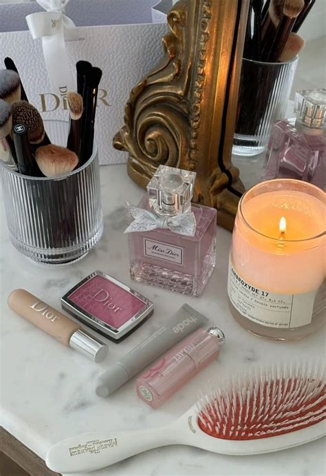 Pin By Yisel Perez On Simple Things I Love In Cute Room Decor Miss Dior Makeup Inspiration