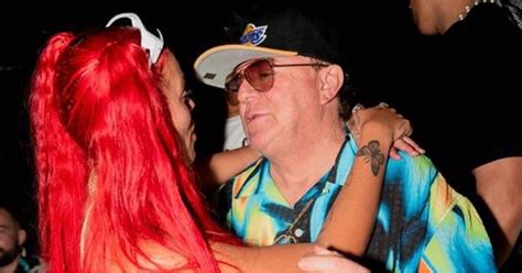 Papá De Karol G Celebró Con Nostálgica Imagen El éxito Del álbum