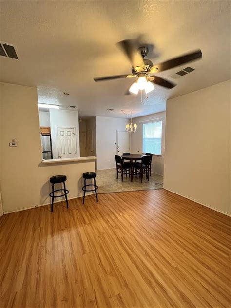 13812 Harris Ridge Blvd Townhome Townhome Rental In Pflugerville Tx
