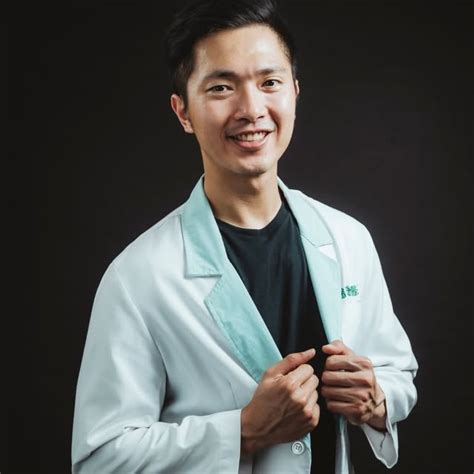 一個理由說服你趁年輕開始培養運動習慣 有沒有發現一些長輩年紀大了就很固執 因為當你年紀大了會變得更難接受新事物這是大腦退化和失智症的一種