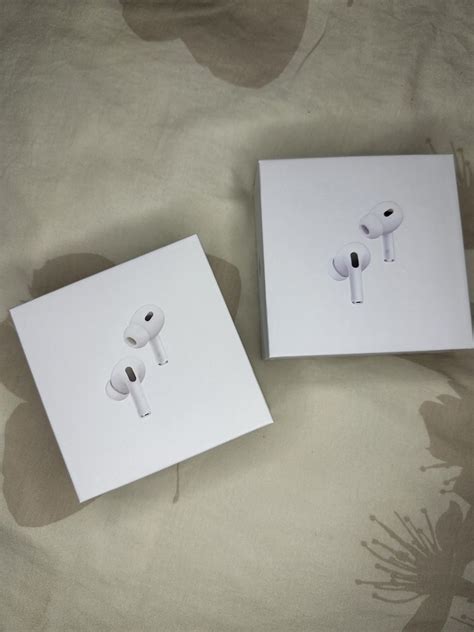 AirPods pro 2 чисто нови 2 броя гр. Варна Младост 1 • OLX.bg