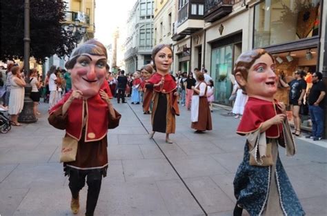 ᐉ De donde salen los cabezudos gigantes y tragachicos en Zaragoza