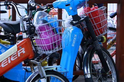 苏宁回应预亏超400亿：天天快递两年亏30亿 苏宁小店门店数量一年减428家 电商报