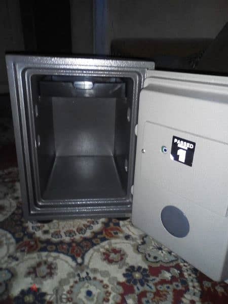 خزنة كورى بحالة زيرو مصفحة وضد حريق ورصاص مقاس 50فى60 أثاث و مستلزمات