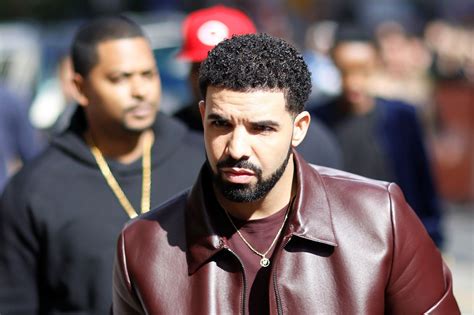 Une Vidéo De Drake Embrassant Une Mineure Refait Surface