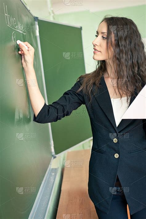 女人黑板教室垂直画幅人科学教师白人图像学生