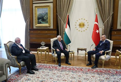 أردوغان يستقبل محمود عباس وإسماعيل هنية في أنقرة