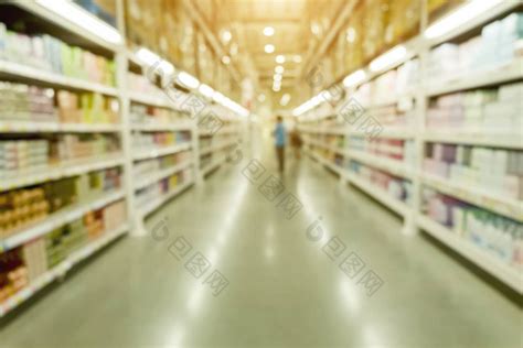 摘要模糊超市折扣商店过道产品货架上室内散图片 包图网企业站