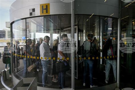 Стачка в нидерландския жп транспорт спря влаковете до и от Амстердам Утро