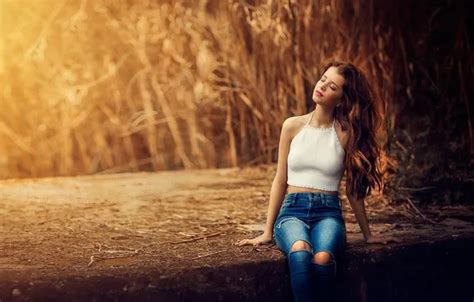 Обои Girl Beautiful Model Jeans Cute Tank Top на телефон и рабочий