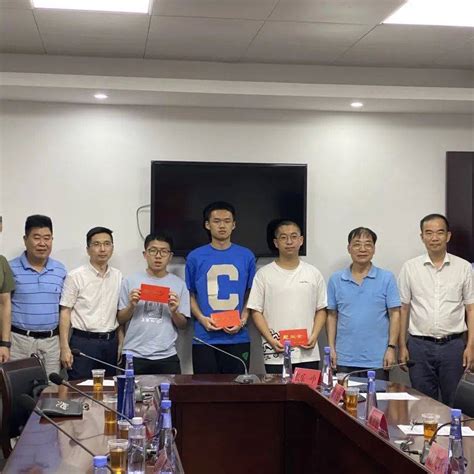 长乐区慈善总会奖励我校高考优秀学子受奖教育会上