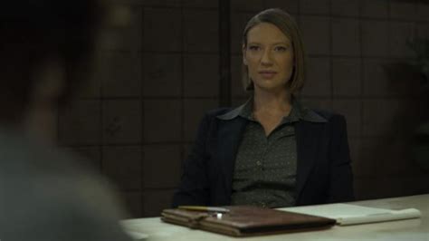 The Grey Smock Wendy Carr Anna Torv In Mindhunter S02e04 Spotern