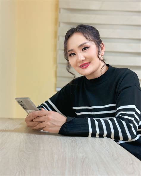 МУСТА дуучин Э Чулуунчимэг ☀️ Сайхан өглөөний мэнд ээ 😍 УБ хотдоо бид ороод ирлээ 💝 Өнөө орой