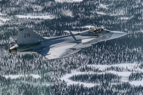 国際規則に違反した「ロシア爆撃機をずっと追跡」nato加盟国が増えたお陰でリレー形式で“見守り”実現 乗りものニュース