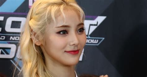 포토 이달의소녀 진솔 심장저격 미소