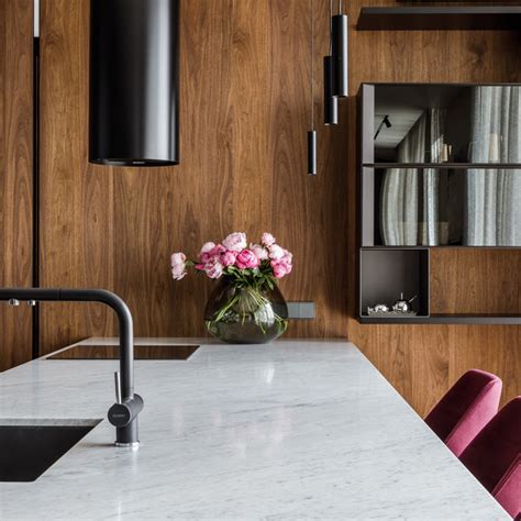 Кухня с деревянными фасадами: 35 проектов | myDecor