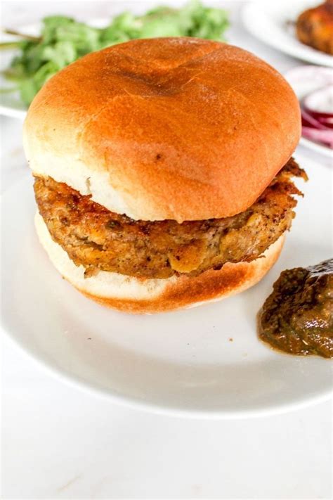 Karachi Bun Kabab And Chutney The Spice Mess Recipe Food Easy