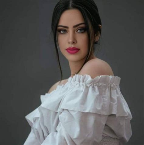 حبى زى الشمس وانتى القمر بليل 😍 ندي حجازي