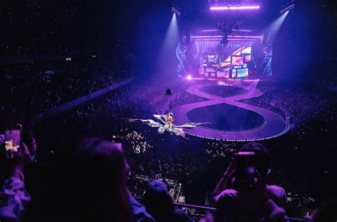 Katy Perrys Lifetimes Tour Setlist Every Song From The First Show