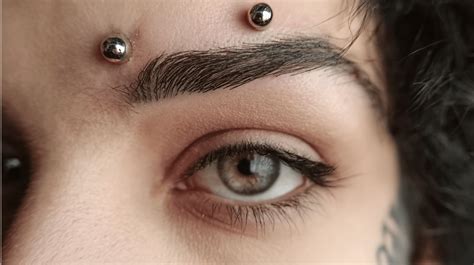 Eyebrow Piercing Guide Styles Healing And Aftercare Rumbie