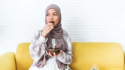 7 Cara Makan Kurma Muda untuk Promil yang Efektif & Manfaatnya