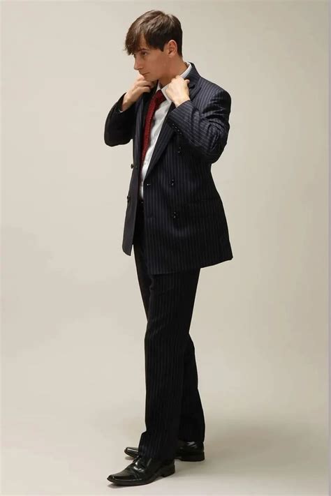【绘画参考】男性穿脱西装动态姿势参考（动态速写素材） In 2024 Pose Reference Photo Human Poses