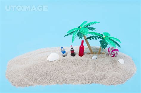 섬에 야자수 나무와 음료수 그리고 캔디 유토이미지 상세페이지 베이직샵 21419330