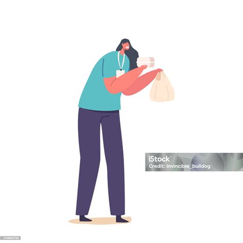 자원 봉사 여성 캐릭터는 흰색 배경에 고립 된 가난한 사람들을위한 음식을 담고있는 유니폼과 자선 배지를 착용합니다 개념에 대한 스톡 벡터 아트 및 기타 이미지 Istock