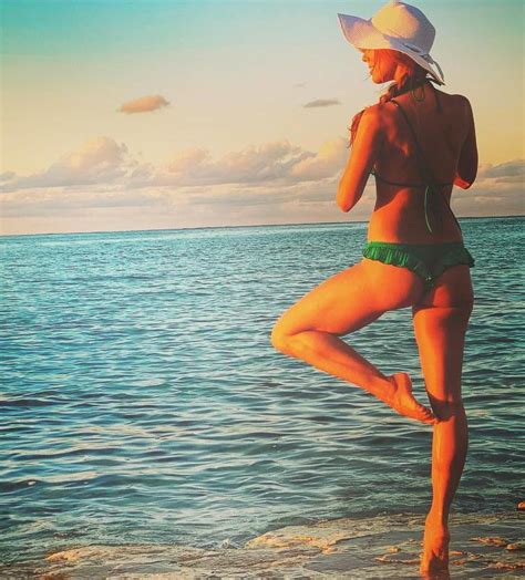 Yoga Ass 🍑 Scrolller