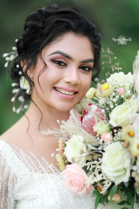 Pasindu Bridal Beautiful Actress Damithri Subasinghe Facebook