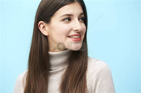 和肩部肖像一个年轻的caucasian年轻女人高清图片下载 正版图片504133925 摄图网
