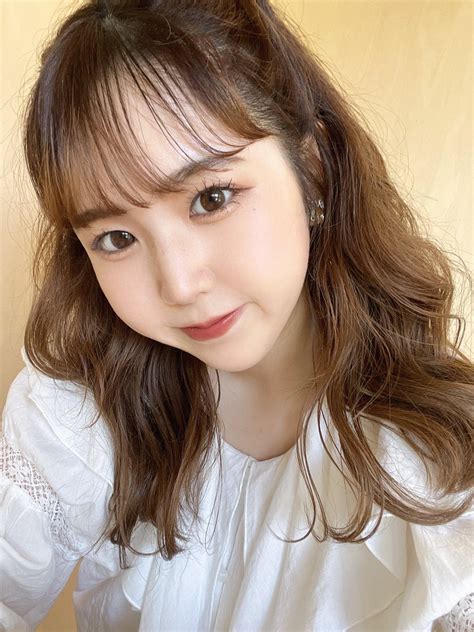 どうもみゆです🌝 On Twitter お気に入りのブラウス 久しぶりに自撮り投下🤳 今週も皆がんばろうなぁ🫠🫠 毎日おつかれさま