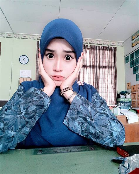 Gambar Cikgu Cantik Macam Pelajar Sekolah Jadi Tular Meletup Di Media Sosial